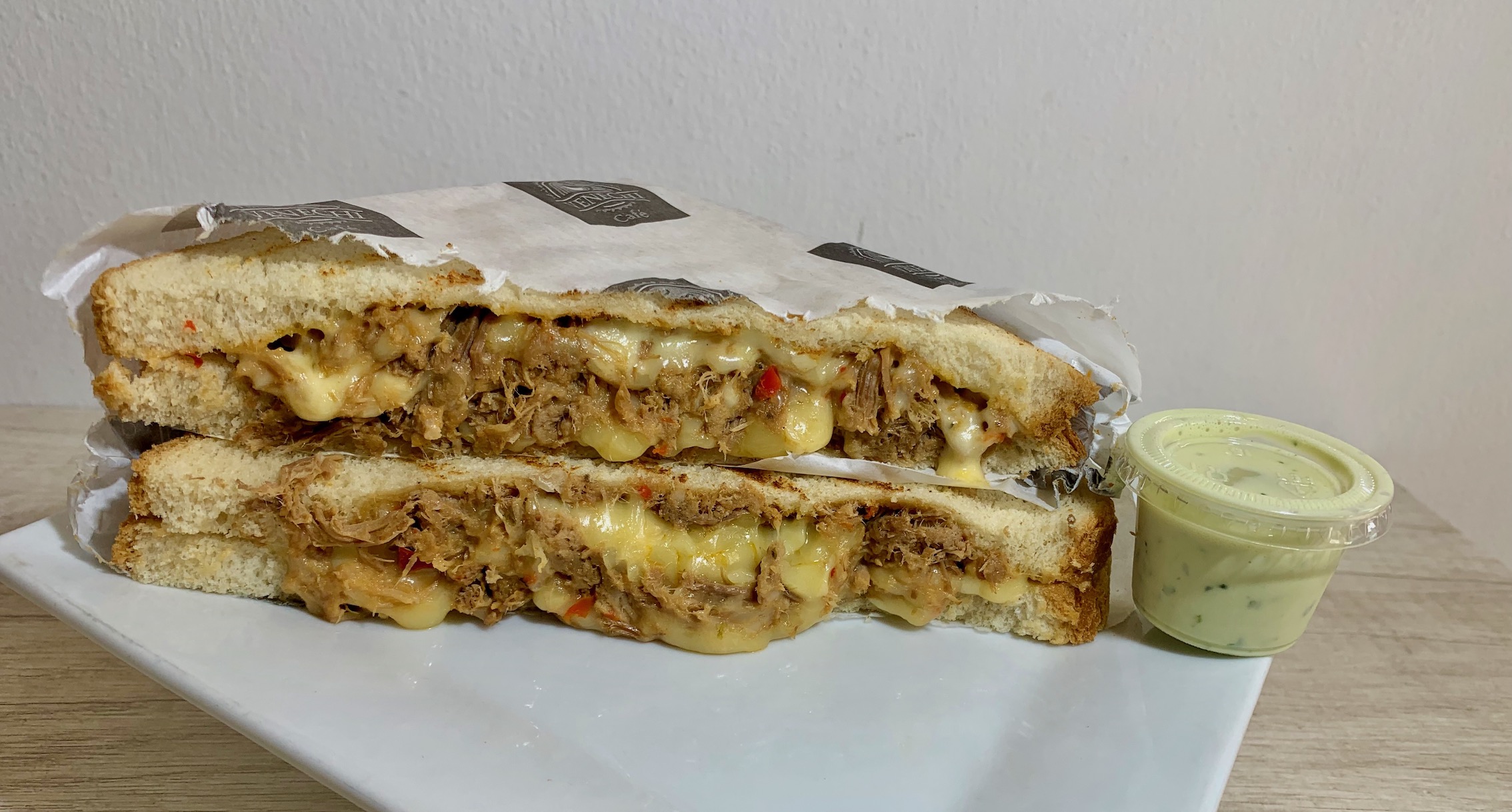 Sandwich De Mechada Con Queso - Rappi